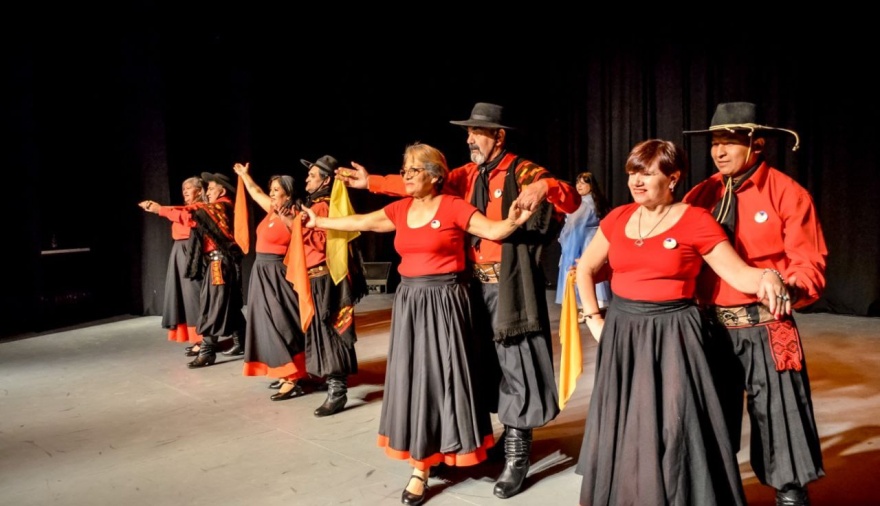 Con una gran concurrencia de vecinos y vecinas, la Municipalidad ...